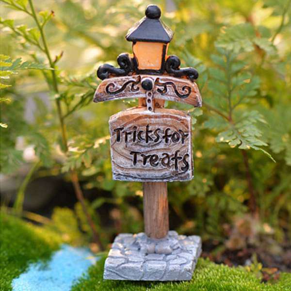 Buy Signpost street light plastic miniature garden toy - 1 Piece online ...